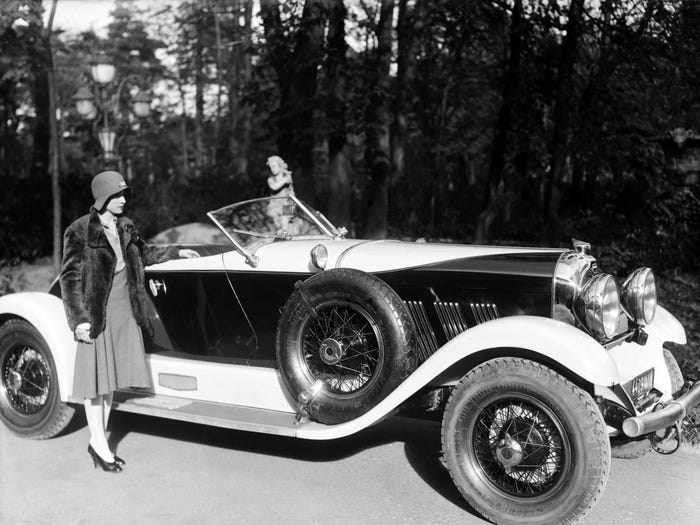 Hitting the Road in the 1920s – Pages of Past