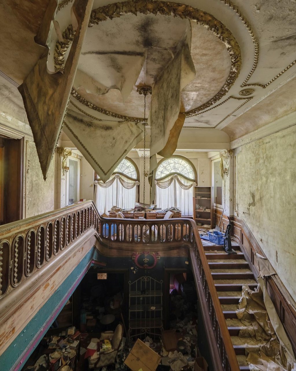 The abandoned Traxler Mansion in Dayton, Ohio – Pages of Past