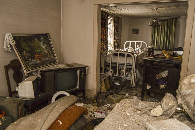 Urban explorer discovers hidden cash stash in an Abandoned House ...