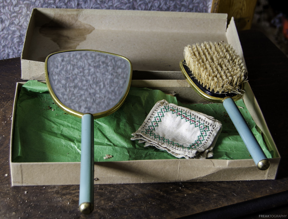 Urban explorer discovers hidden cash stash in an Abandoned House ...