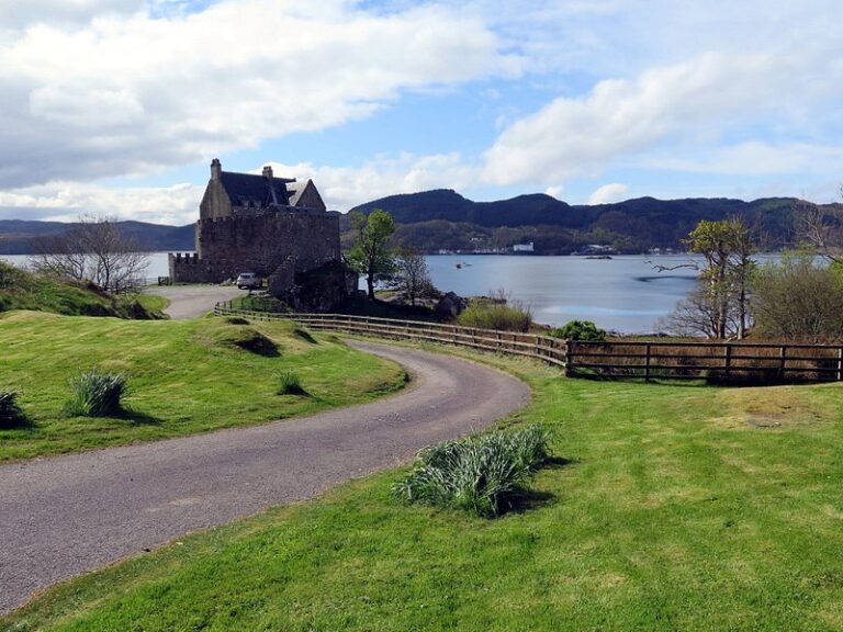 Duntrune Castle, Scotland – Pages of Past